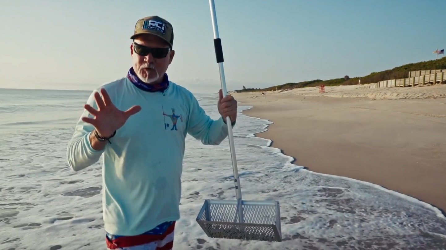 Master Surf Guide Reveals His Sand Flea Secrets (Quick Tutorial)